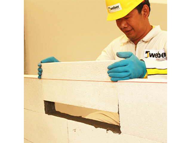 TO FIRMLY LAY LIGHTWEIGHT BLOCKS.